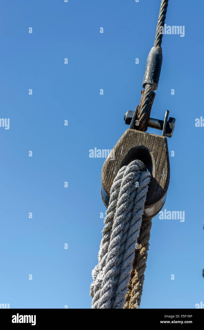 Wire rigging hi-res stock photography and images - Alamy