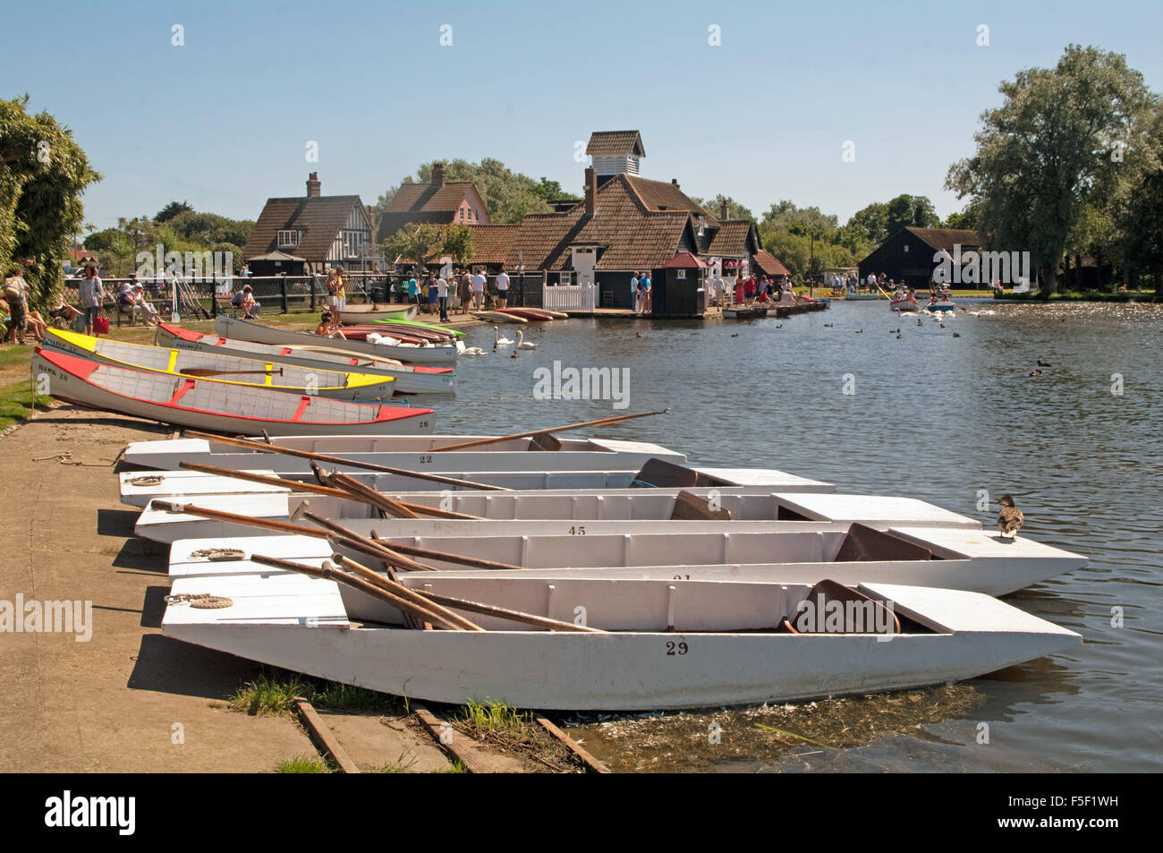 Thorpeness boating hi-res stock photography and images - Alamy