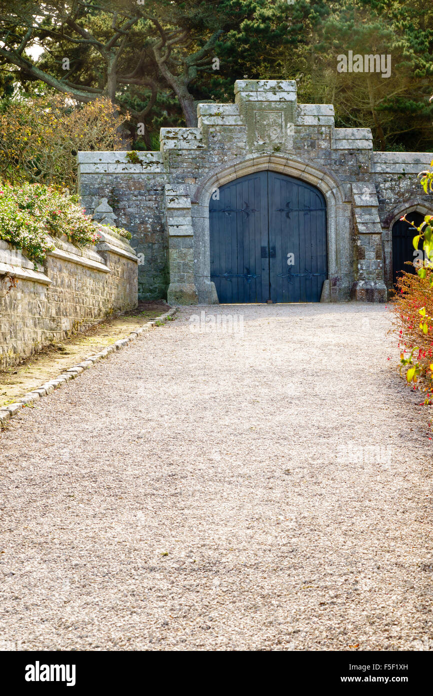 Locked castle door hi-res stock photography and images - Alamy