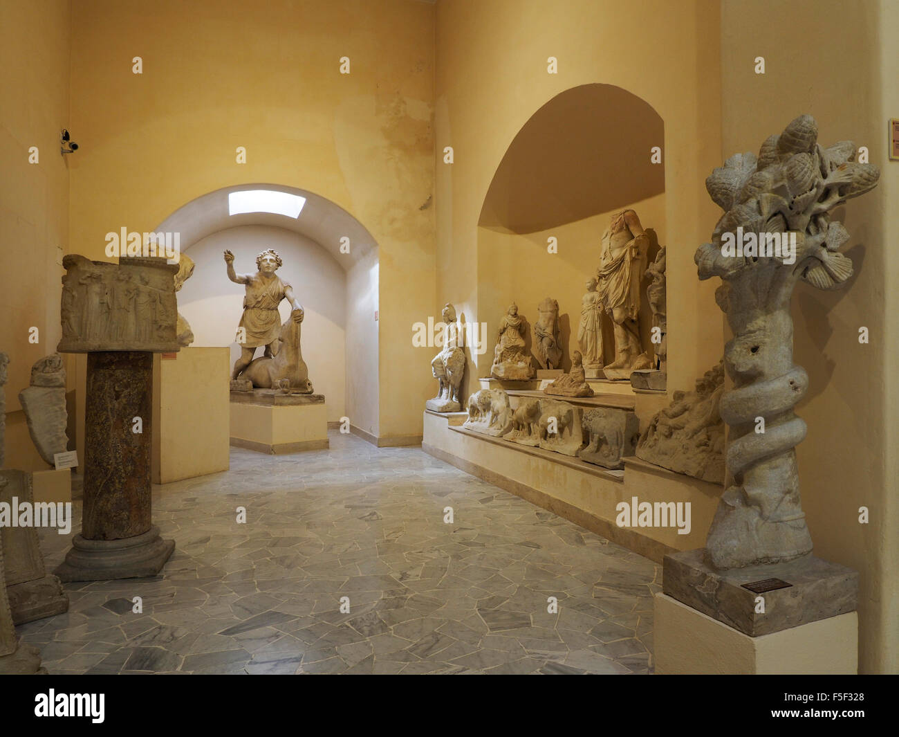Ancient sculpture display hi-res stock photography and images - Alamy