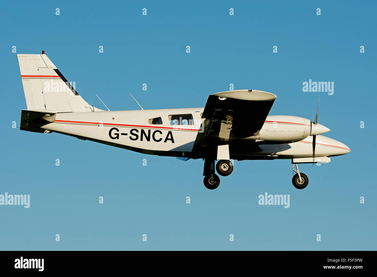 Piper PA-34 Seneca at Wellesbourne Airfield, UK (G-SNCA Stock Photo - Alamy