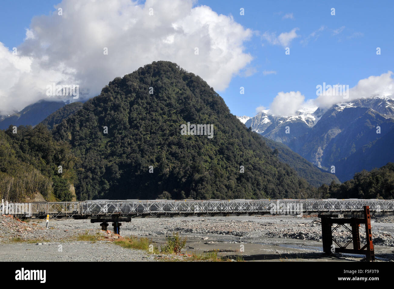 One lane bridge `new zealand hi-res stock photography and images - Alamy