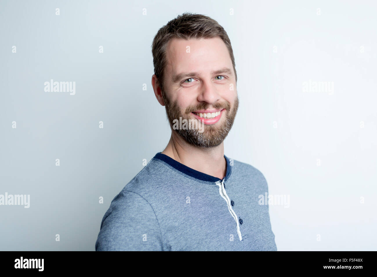 Portrait of a smiling man Stock Photo - Alamy