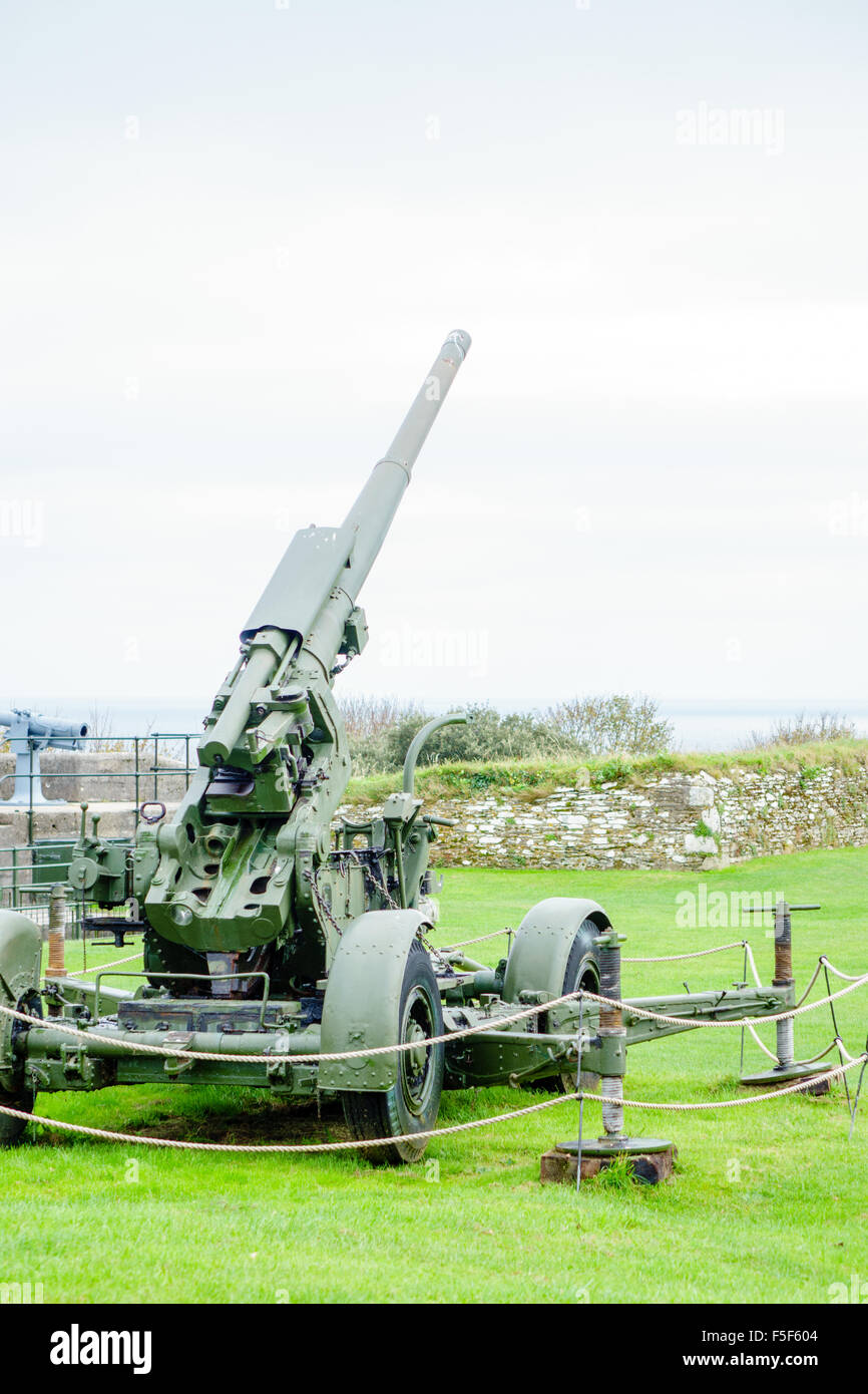 Ww2 guns hi-res stock photography and images - Alamy
