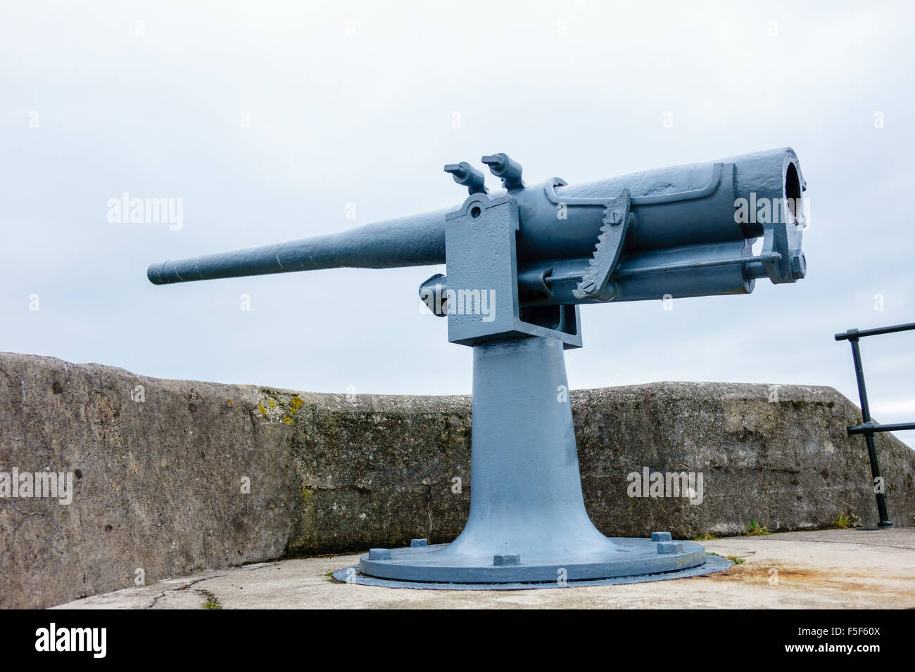 Ww2 guns hi-res stock photography and images - Alamy