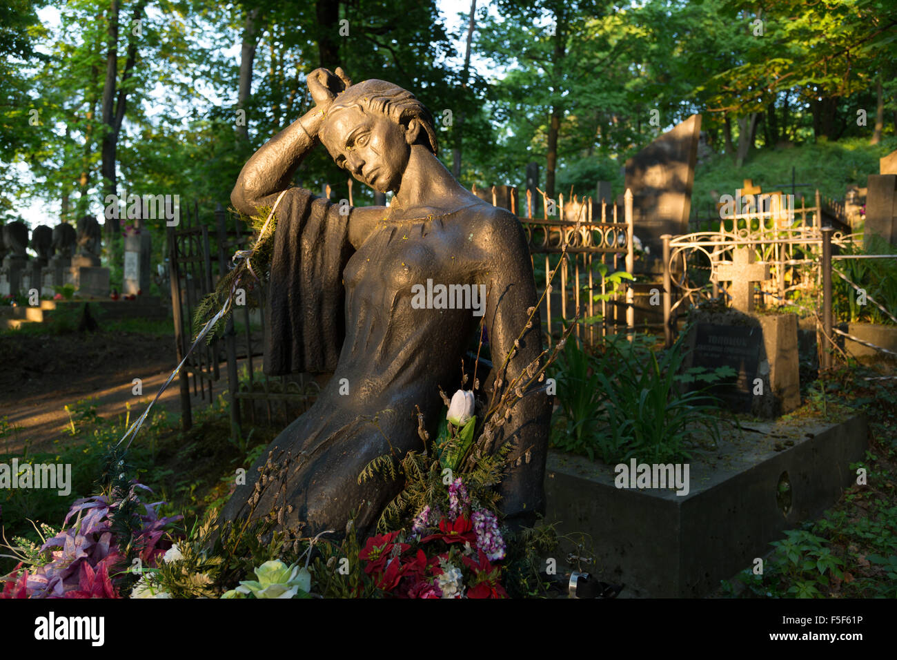 Lviv, Ukraine, Ukrainian grave at the Lychakiv Cemetery Stock Photo - Alamy