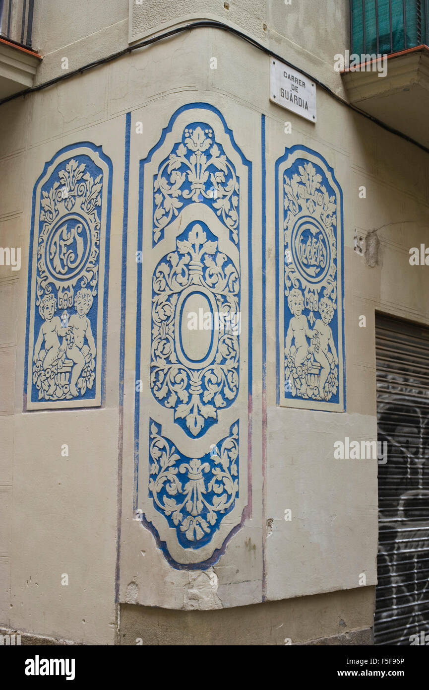 Elaborate decorative design on street corner building in Barcelona ...