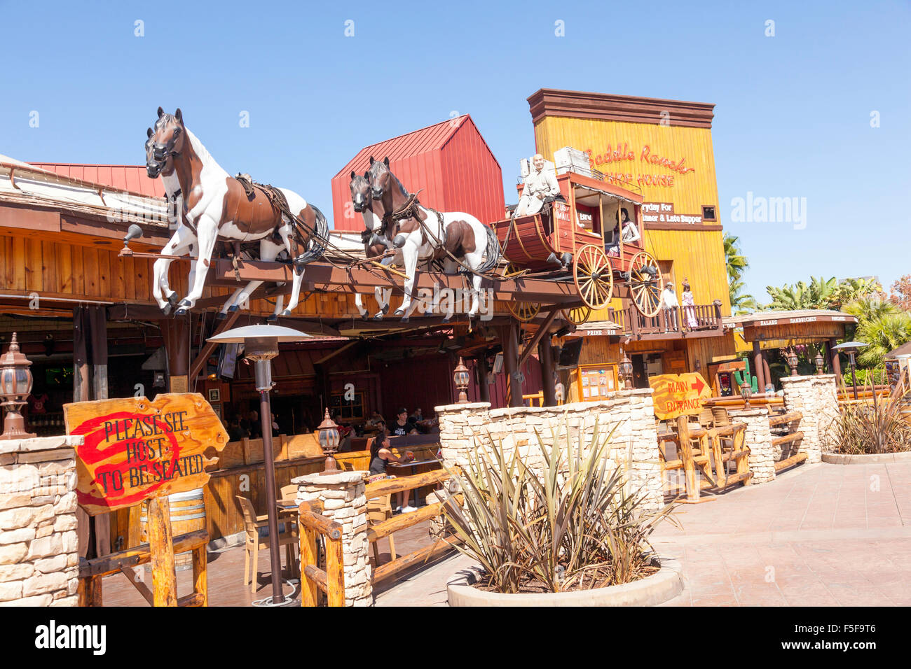 Universal studios hollywood film set hi-res stock photography and ...