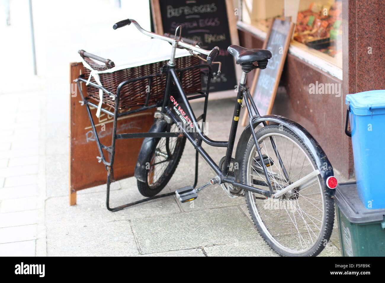 Bakers Bicycle Stock Photos & Bakers Bicycle Stock Images - Alamy