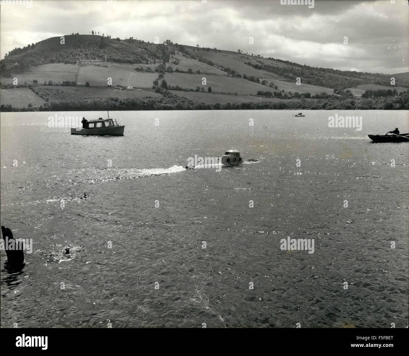 Loch ness submarine hi-res stock photography and images - Alamy