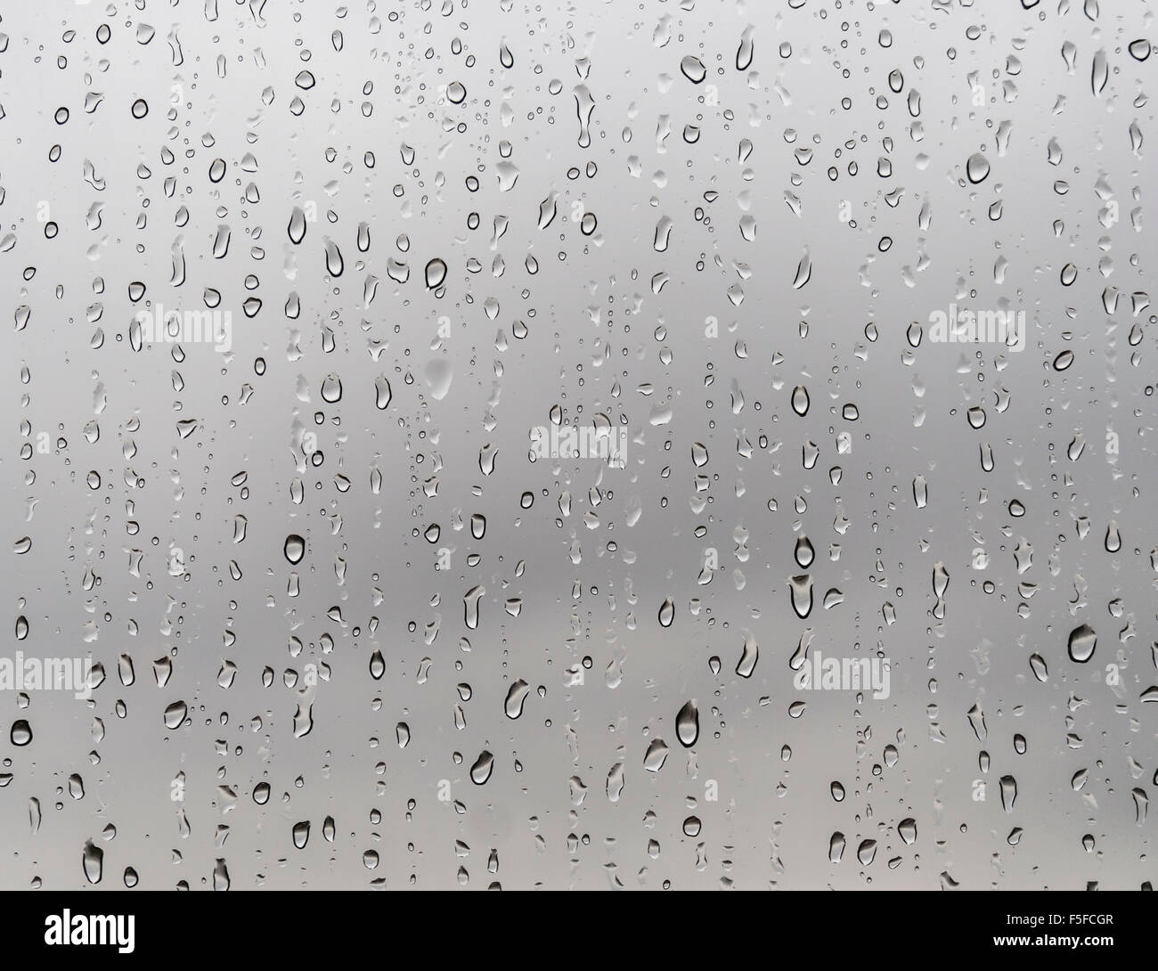 Raindrops trickle down glass hi-res stock photography and images - Alamy