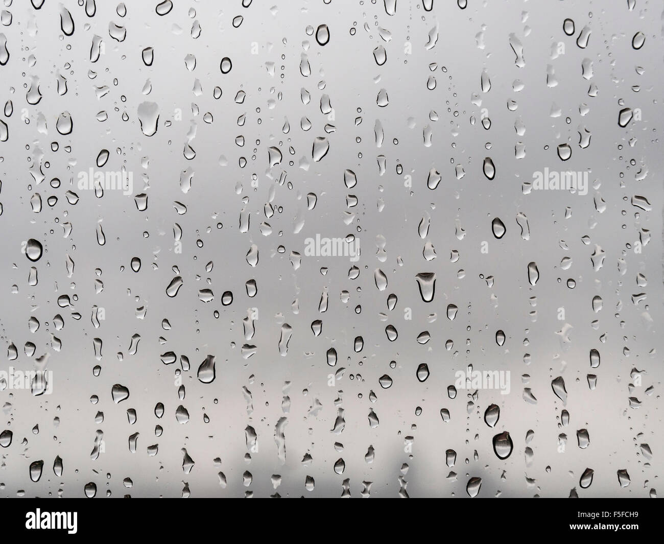Raindrops trickle down glass hi-res stock photography and images - Alamy