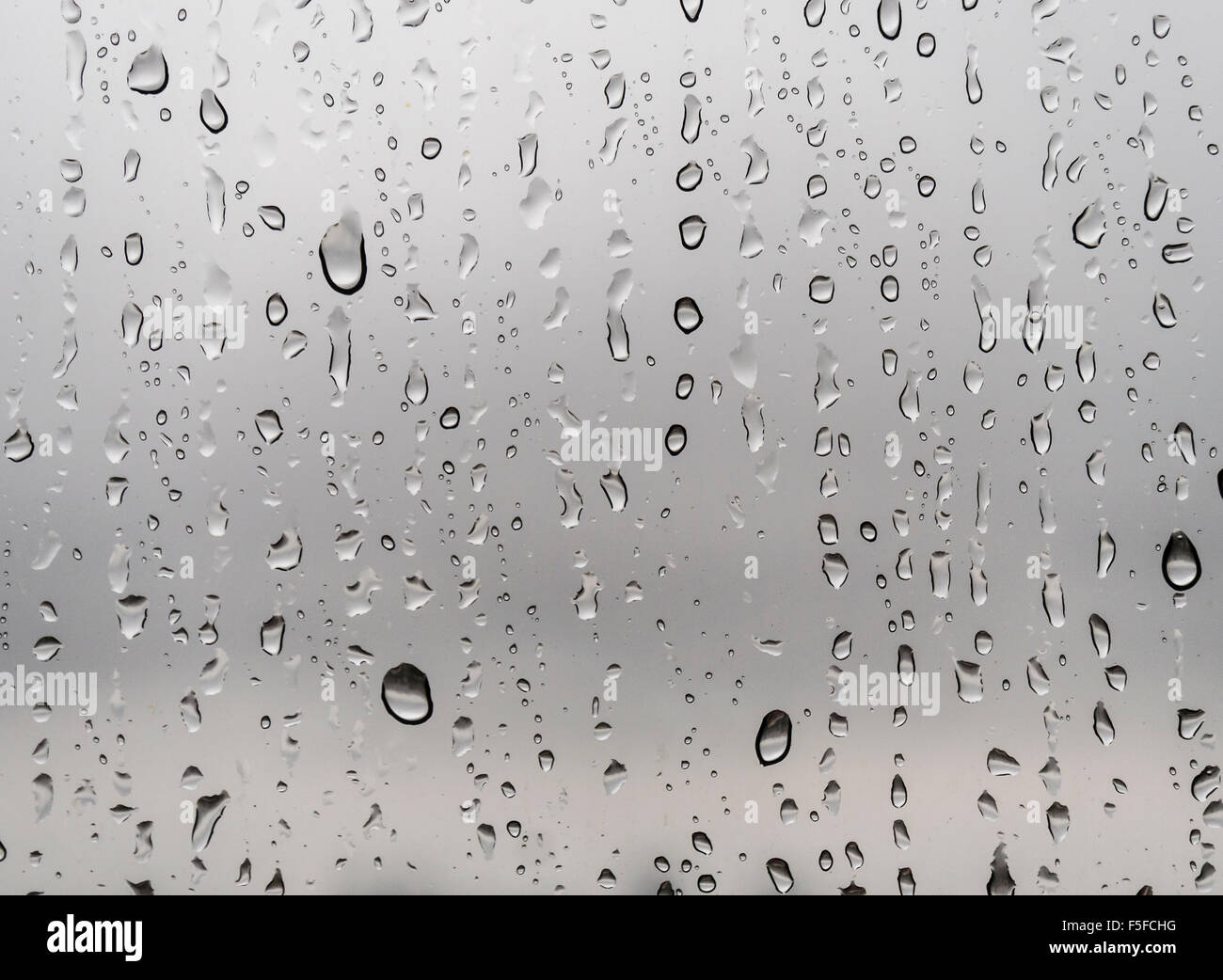 Raindrops trickle down glass hi-res stock photography and images - Alamy