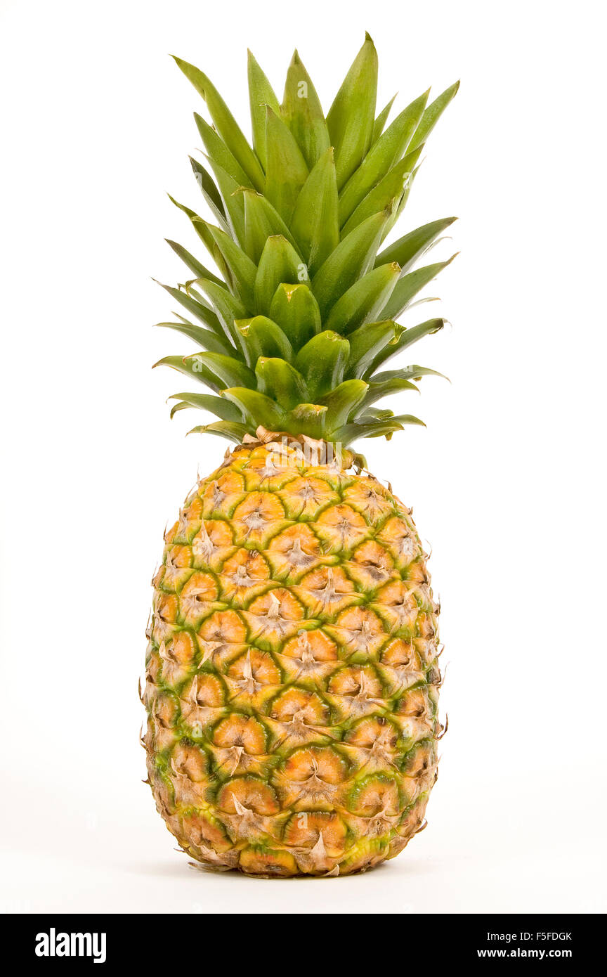 Whole pineapple hi-res stock photography and images - Alamy