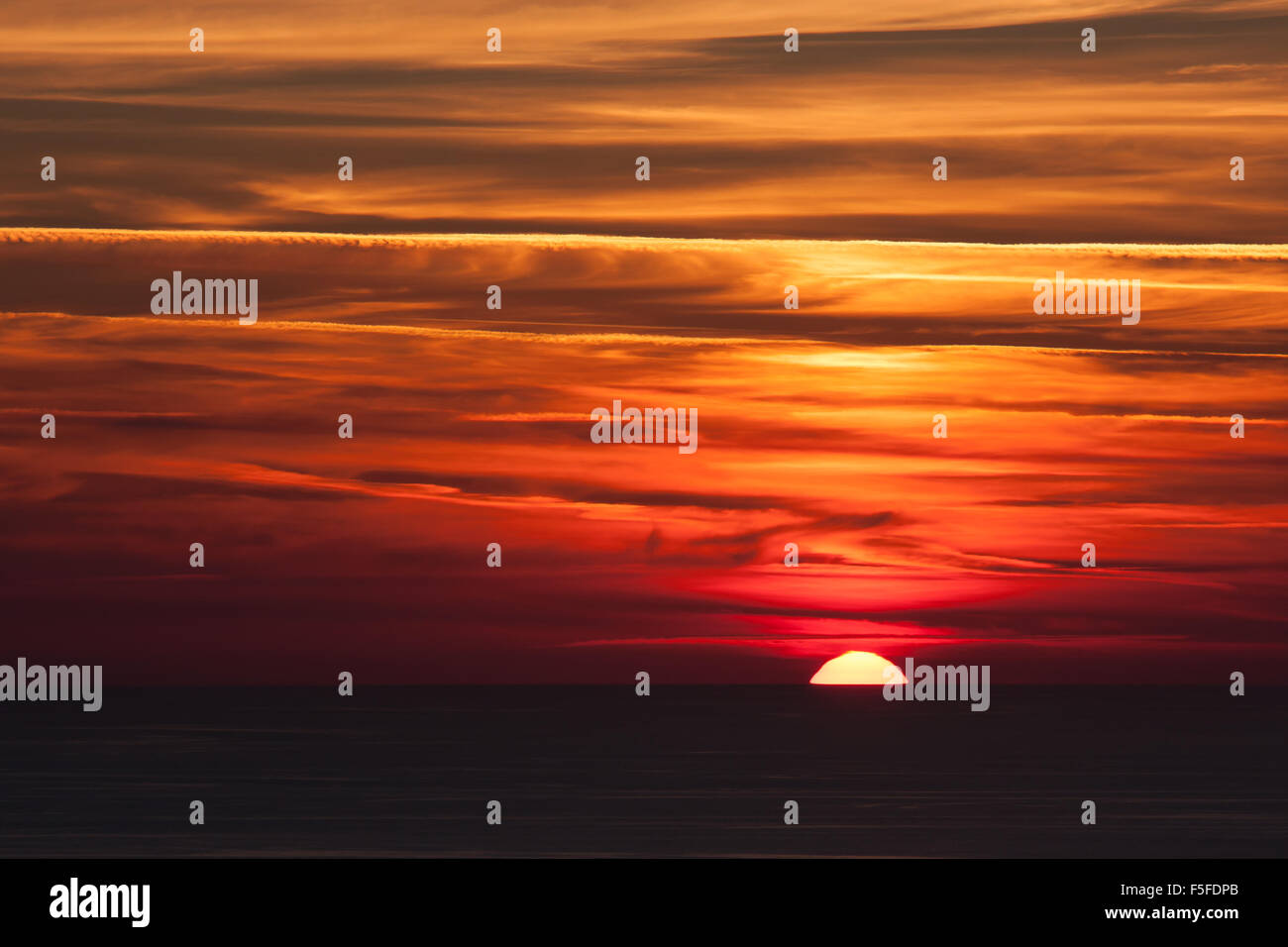 Golden orange yellow setting sunlight hi-res stock photography and ...
