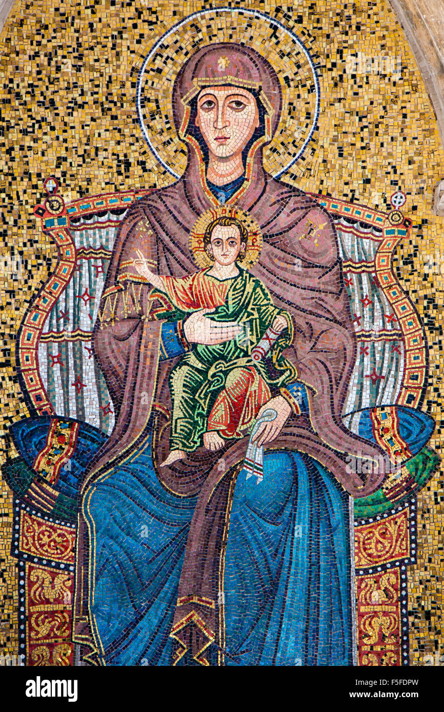 Virgin mary baby jesus mosaic hi-res stock photography and images - Alamy