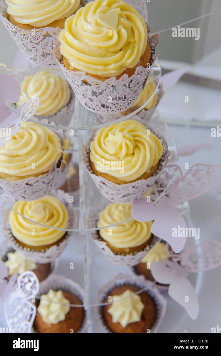 Wedding cup cakes hi-res stock photography and images - Alamy