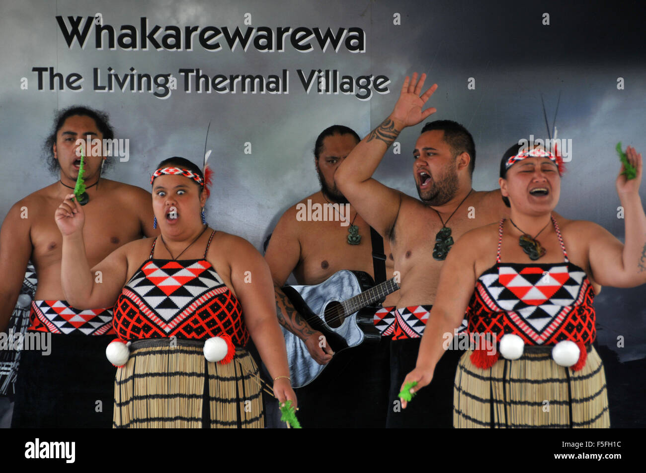 Polynesian dance hi-res stock photography and images - Alamy