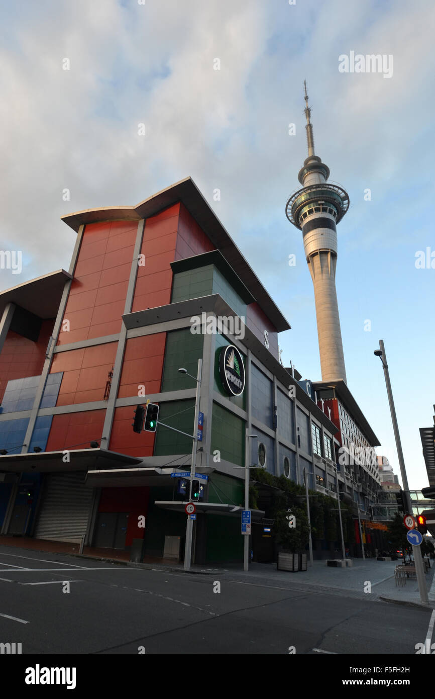 Downtown auckland with its high rise buildings hi-res stock photography ...