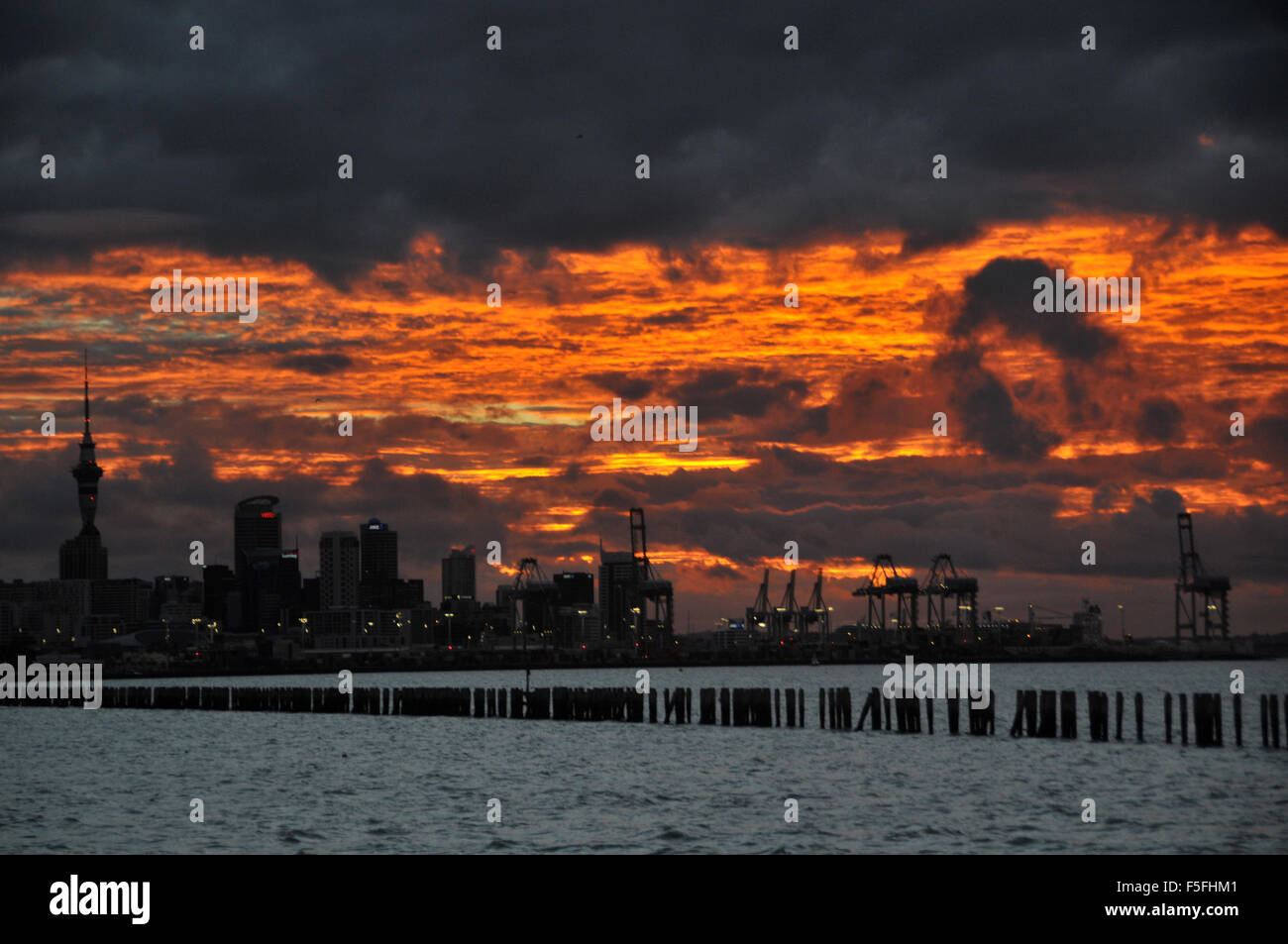 Auckland city skyline sunset hi-res stock photography and images - Alamy