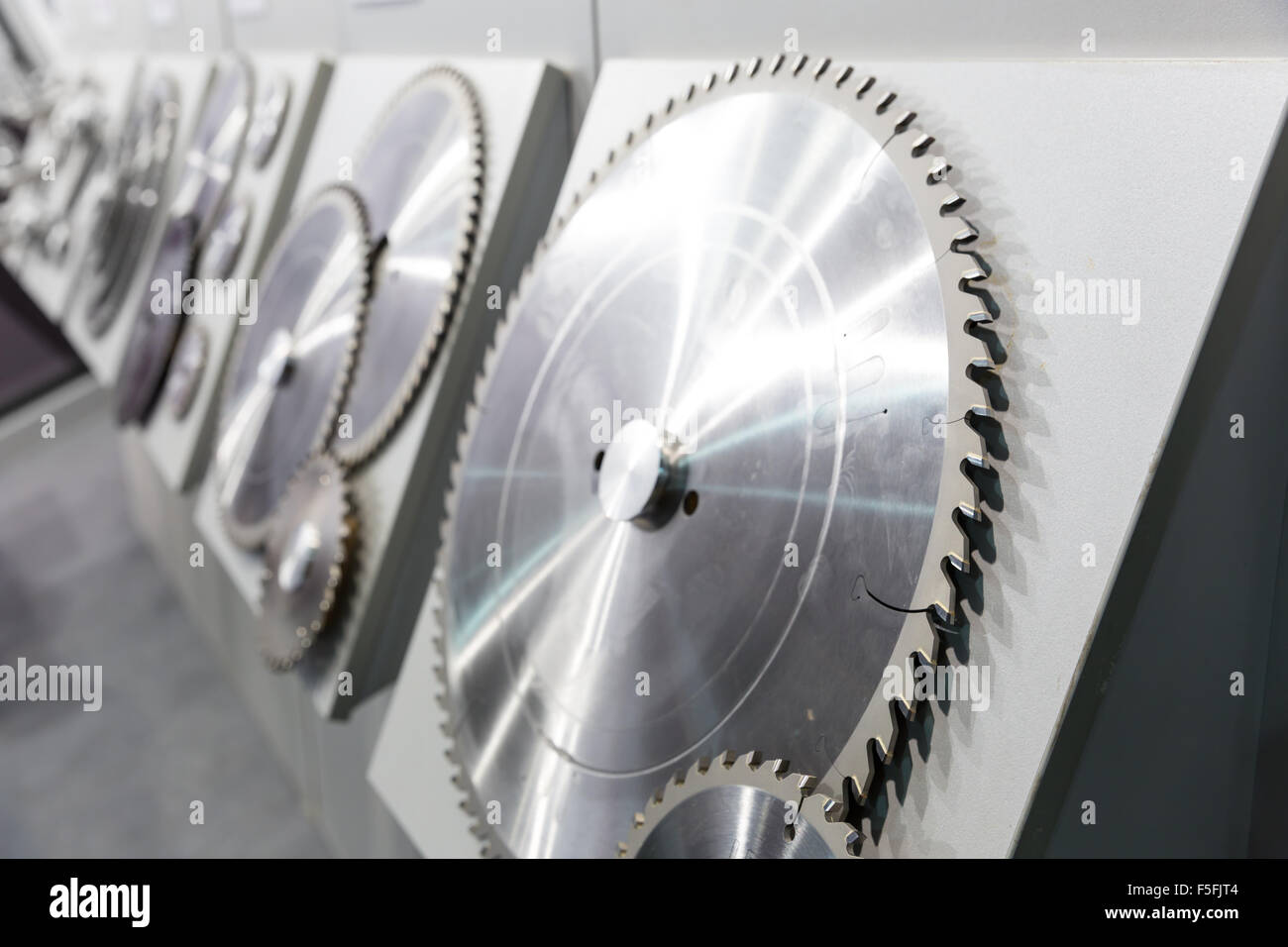 Teeth cutters hi-res stock photography and images - Alamy