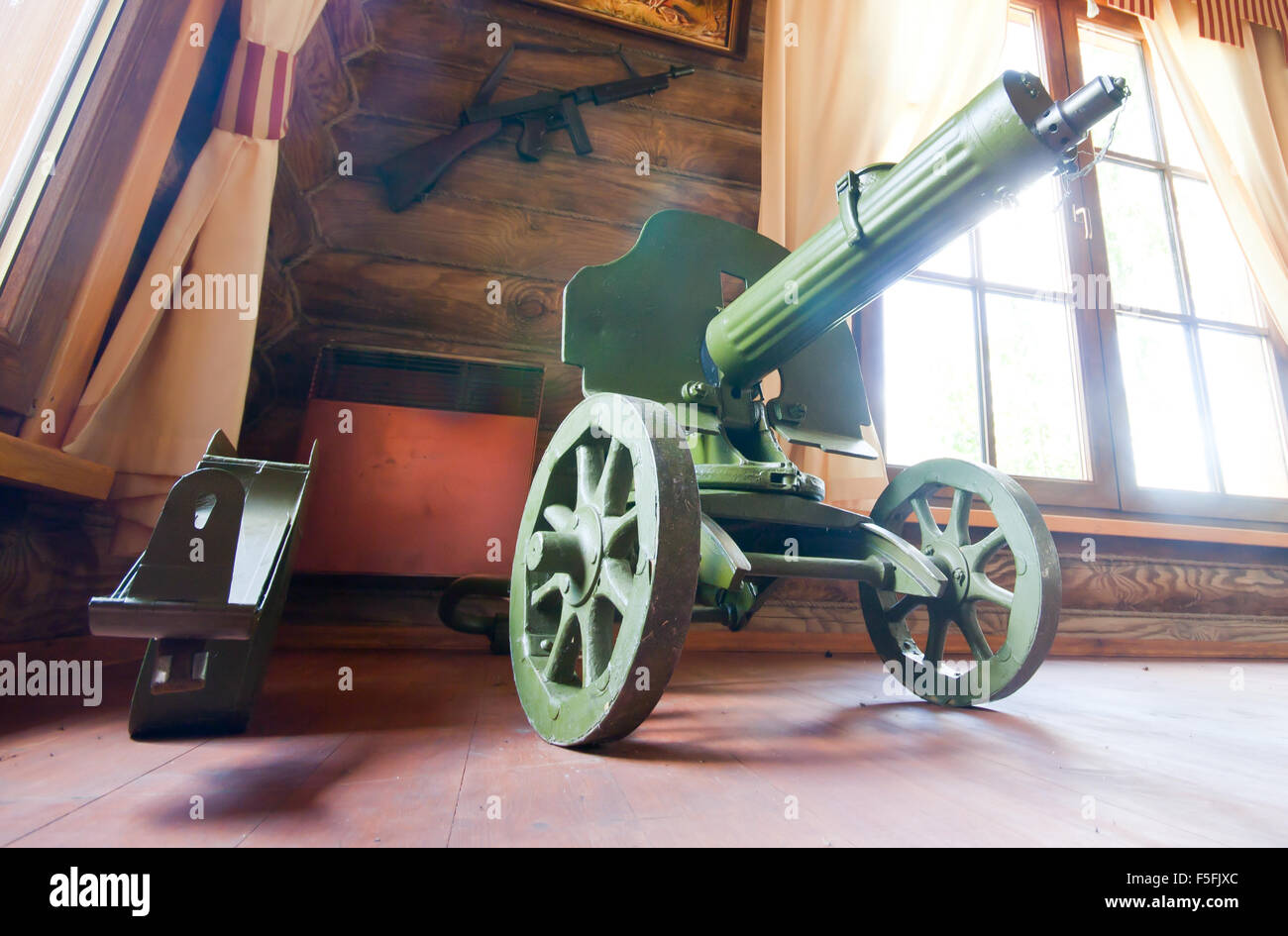 Old World War II machine gun Stock Photo - Alamy