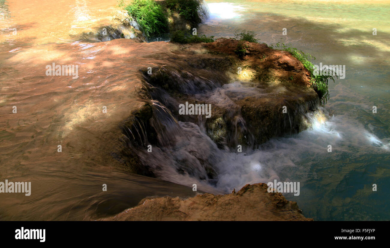 Majestic waterfalls, blue water and beautiful scenery on the Havasupai ...