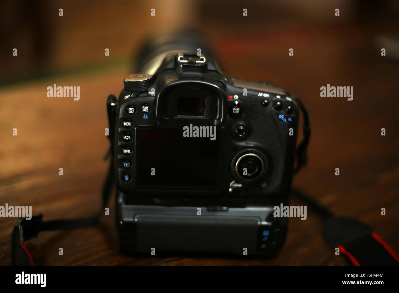 Professional modern DSLR camera Stock Photo - Alamy