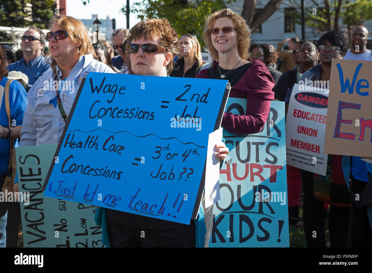 School workers hi-res stock photography and images - Alamy