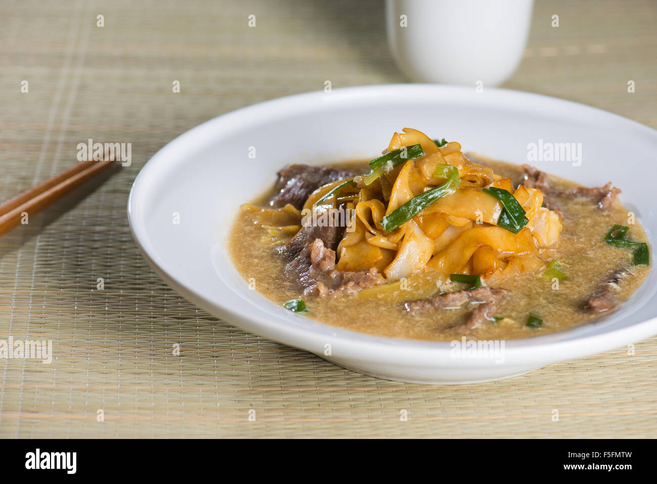 wat tan hor, popular cantonese fried noodle with beef Stock Photo - Alamy