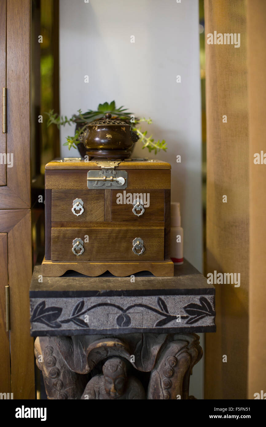 Traditional Chinese treasure chest and censer Stock Photo - Alamy