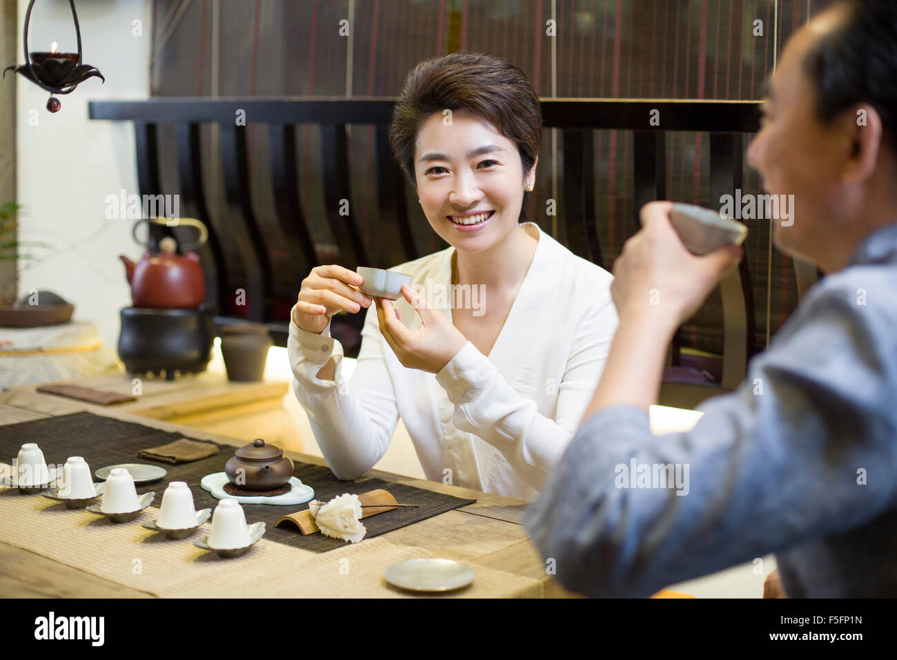 Friends women tea smiling 45 hi-res stock photography and images - Alamy