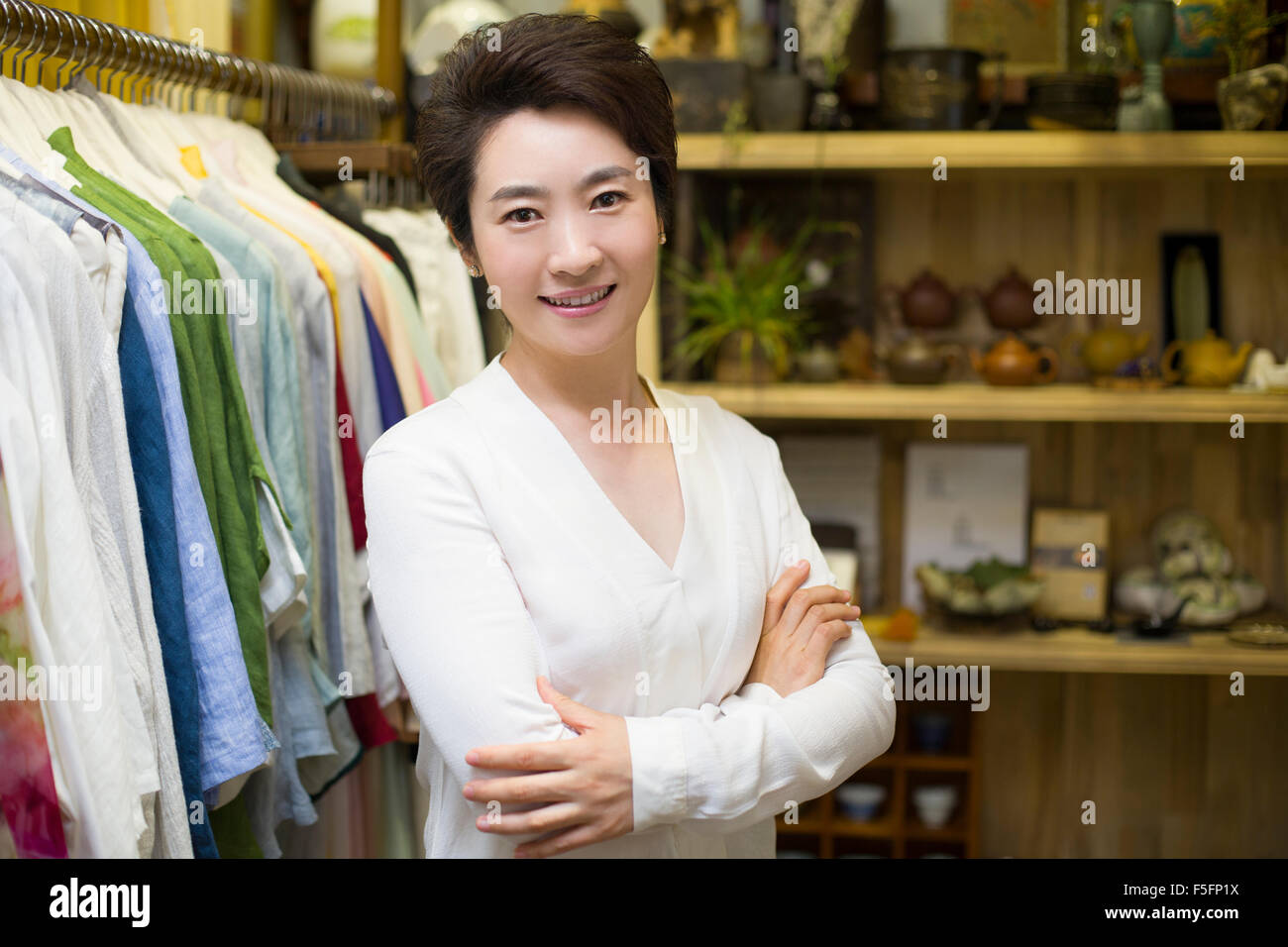 Indian shopkeeper woman hi-res stock photography and images - Alamy
