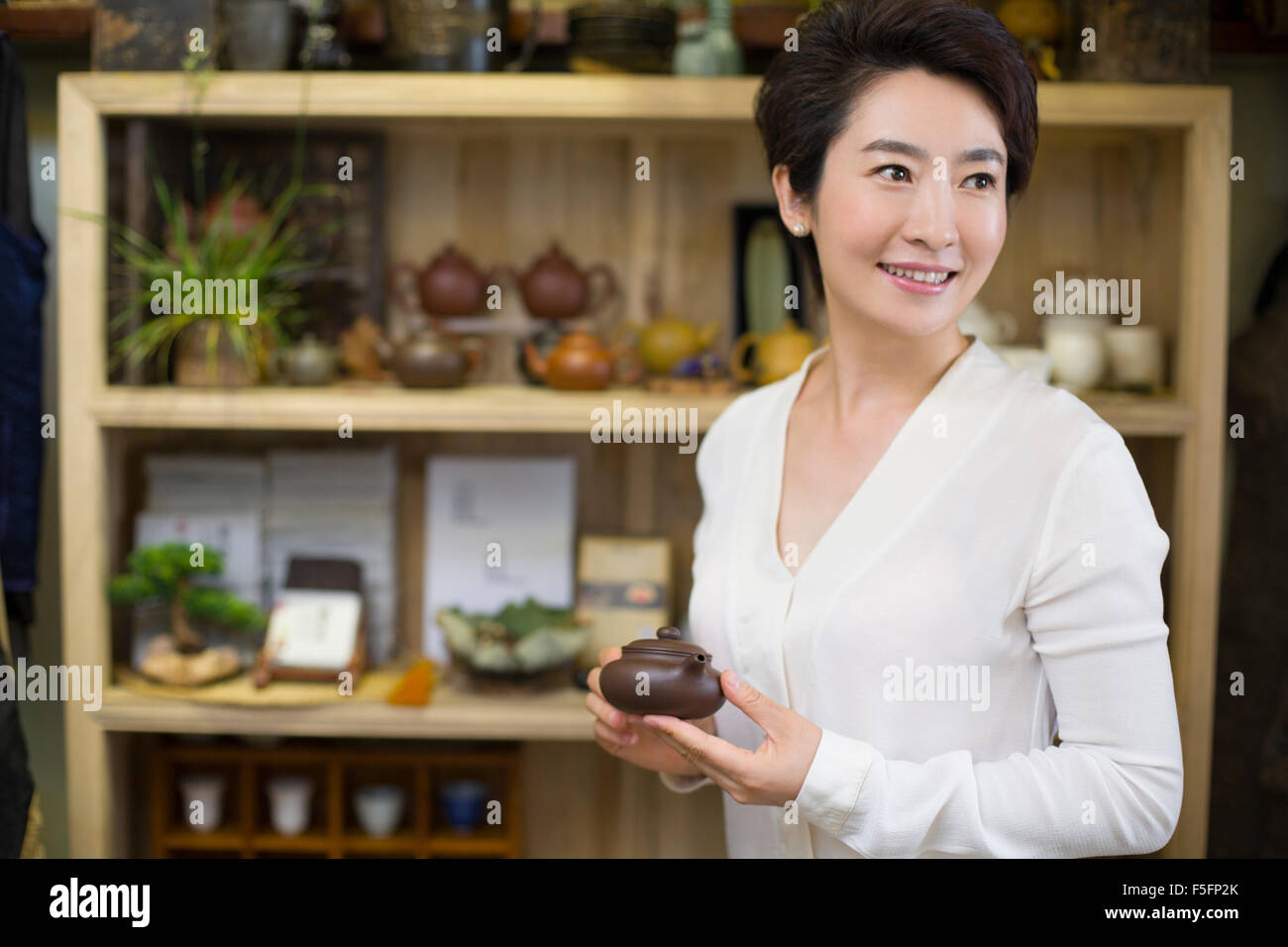 Old oriental shopkeeper hi-res stock photography and images - Alamy