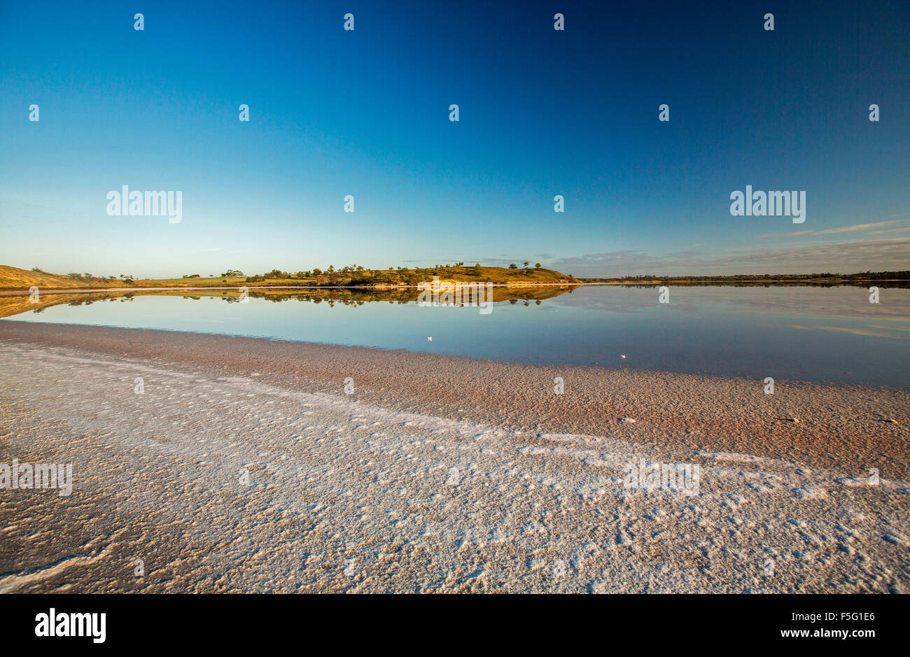 Spectacular view of Australian outback lake & salt encrusted bank with ...