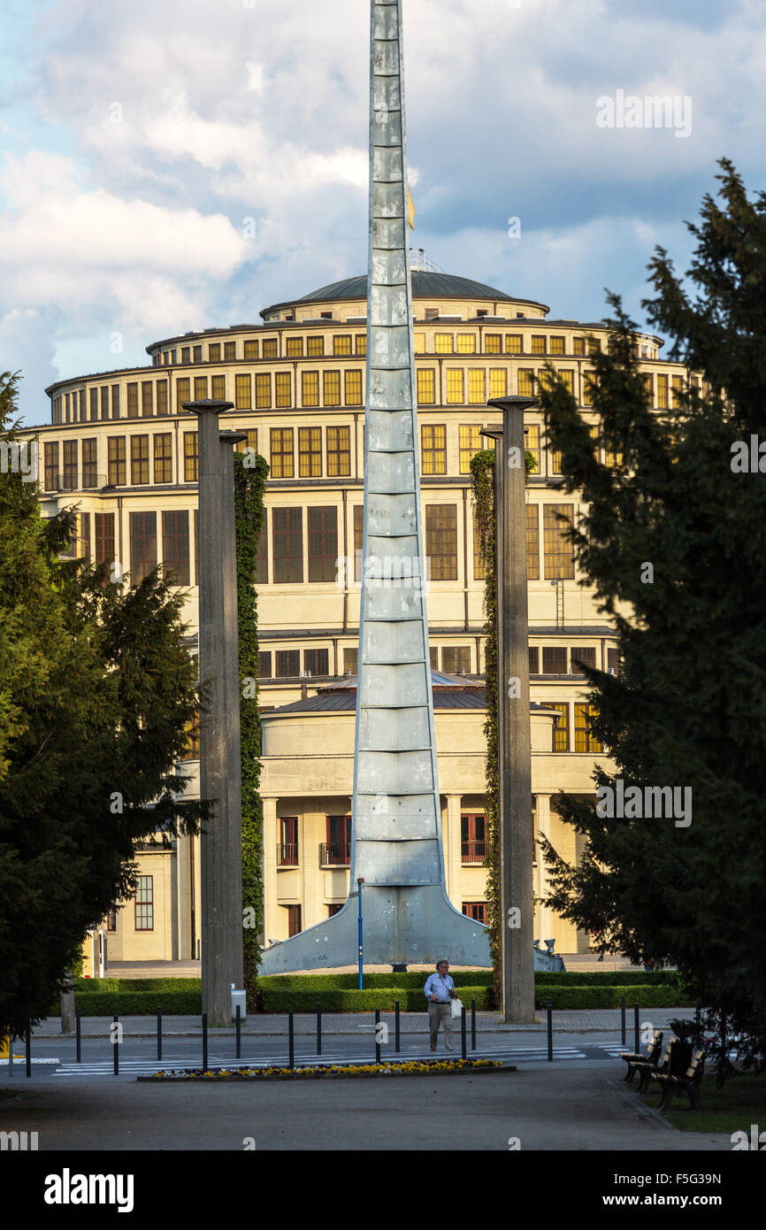 Iglica wroclaw monument hi-res stock photography and images - Alamy