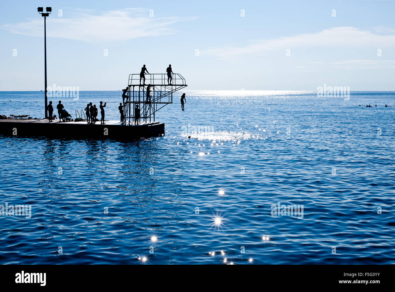 Group of people jumping into sea hi-res stock photography and images ...