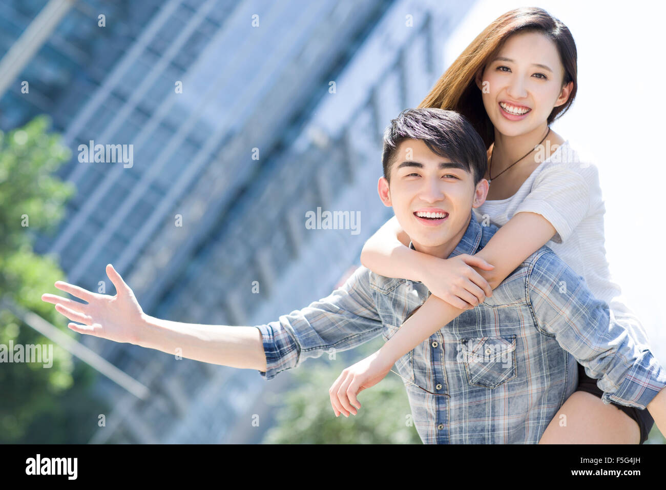 Happy young couple Stock Photo - Alamy