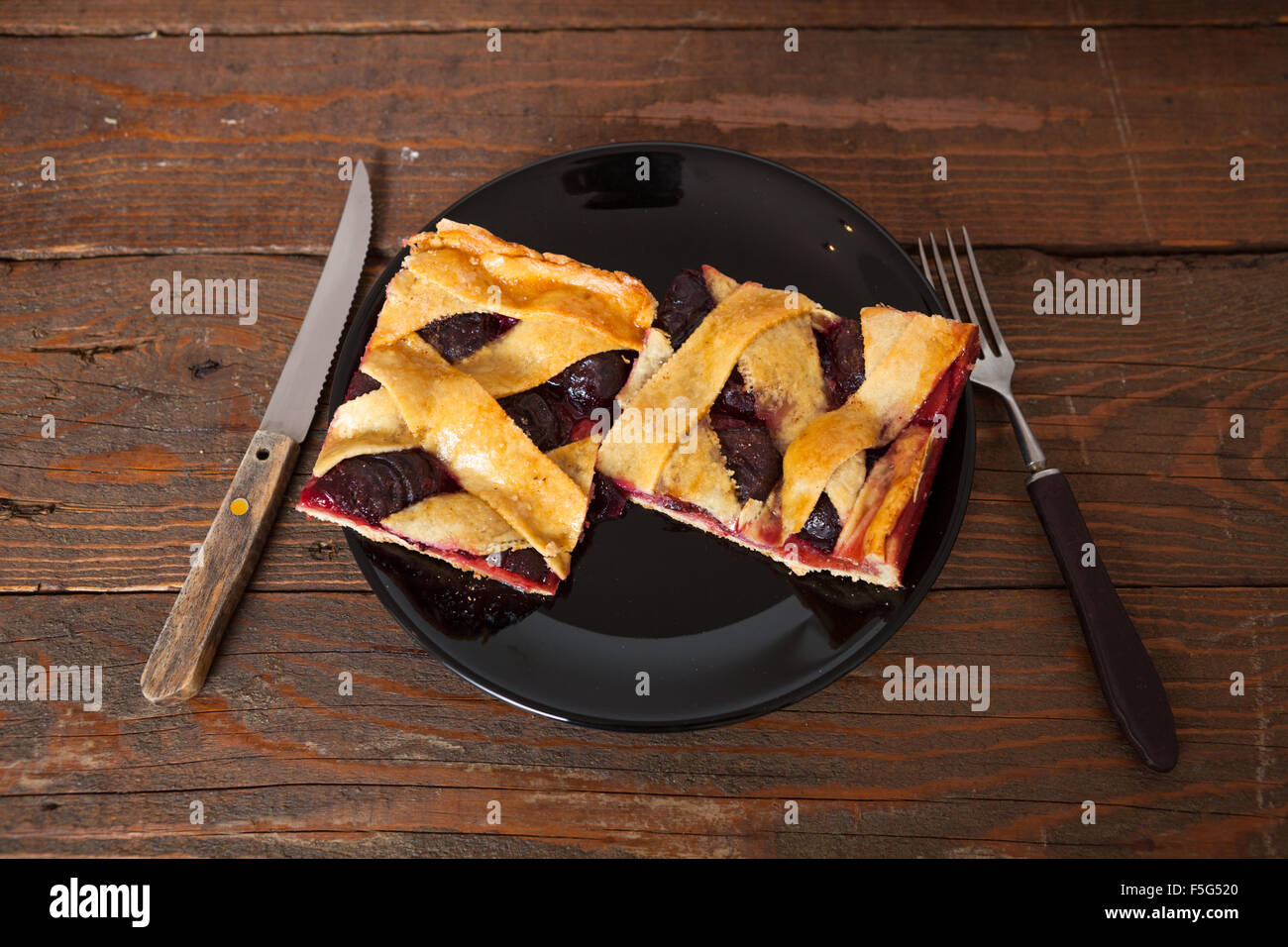 Damson pie hi-res stock photography and images - Alamy