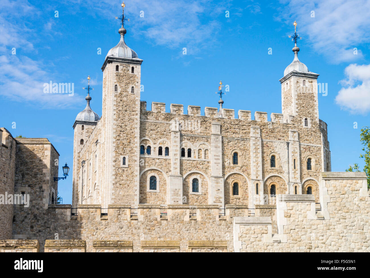 The white tower and castle walls Tower of London view City of London ...