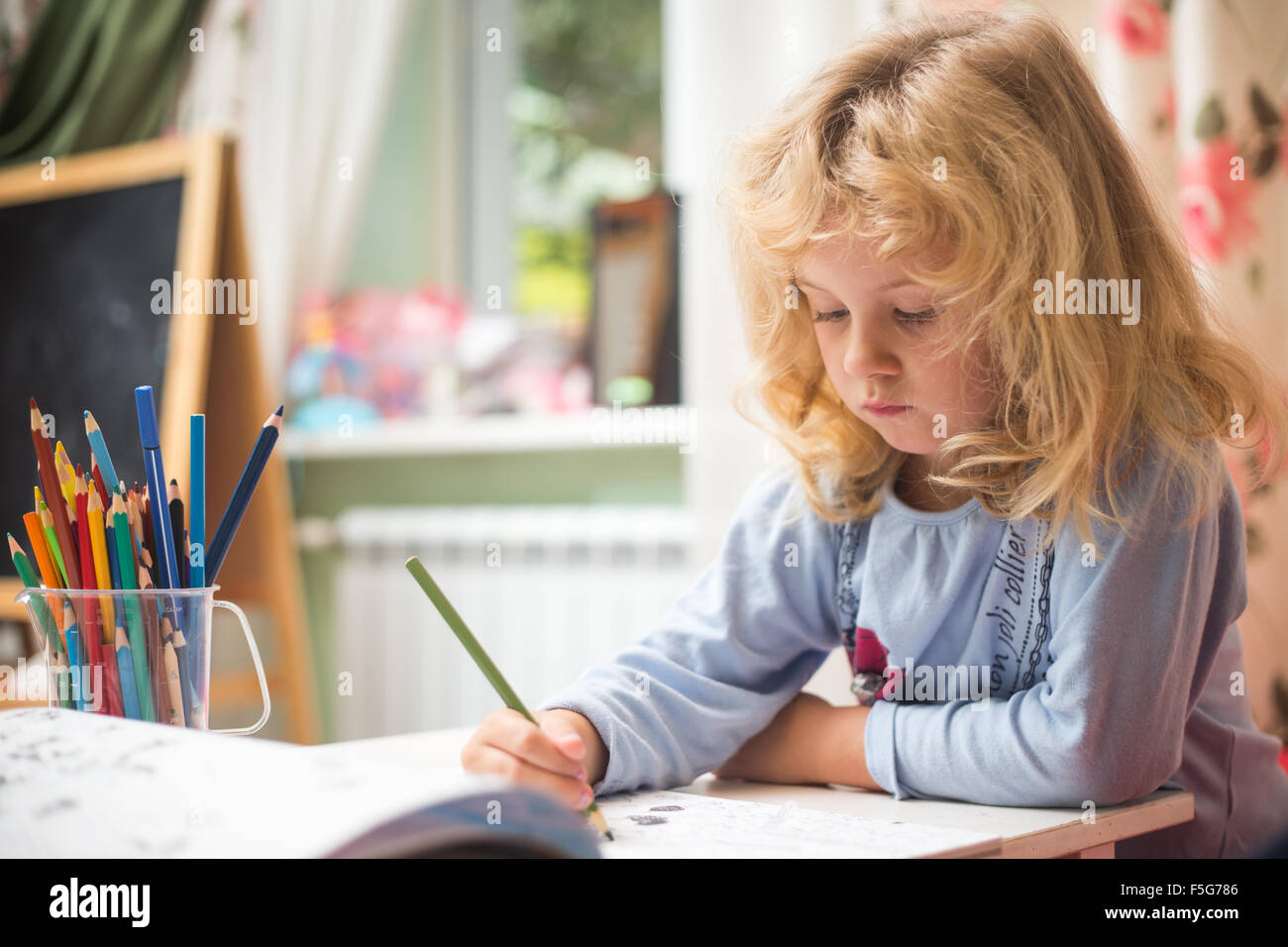 Portrait of child girl drawing with colorful pencils Stock Photo - Alamy