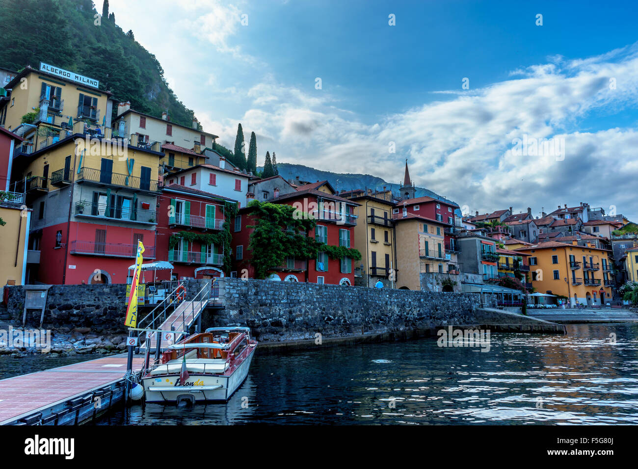 Varenna harbor in the early morning. Varenna, Lake Como Stock Photo - Alamy