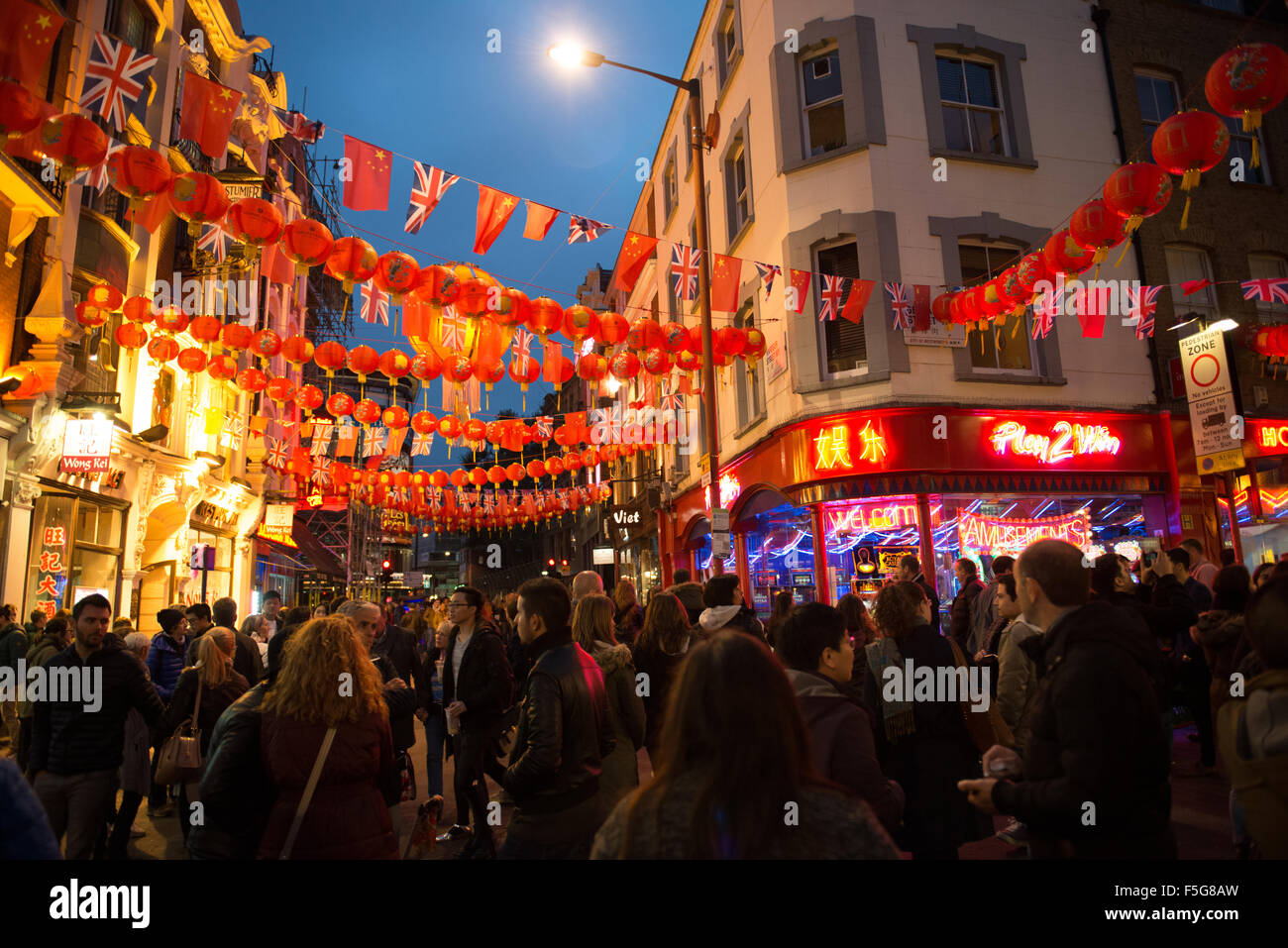 Chinese street light hi-res stock photography and images - Alamy