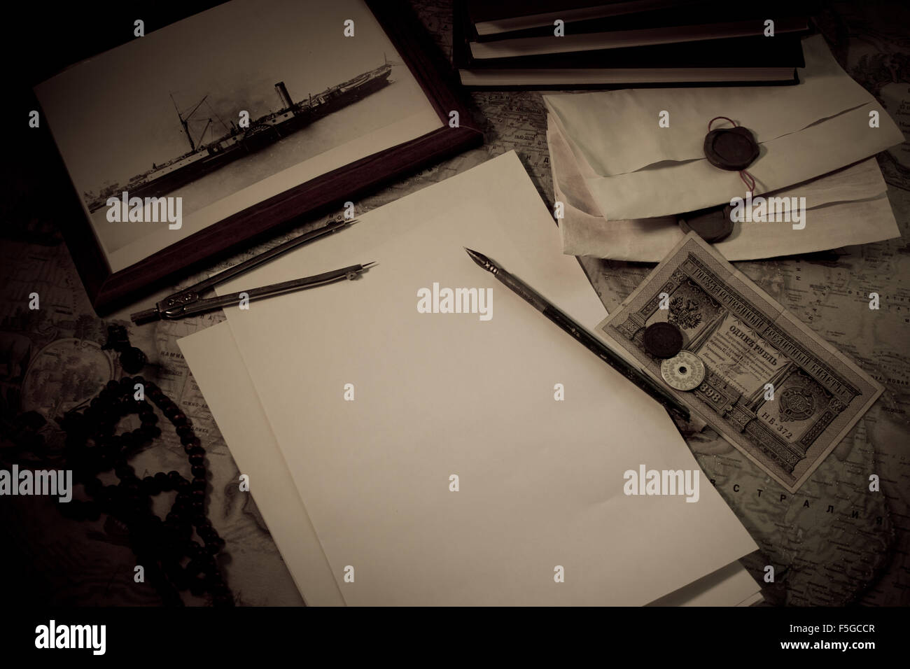 Vintage objects table hi-res stock photography and images - Alamy