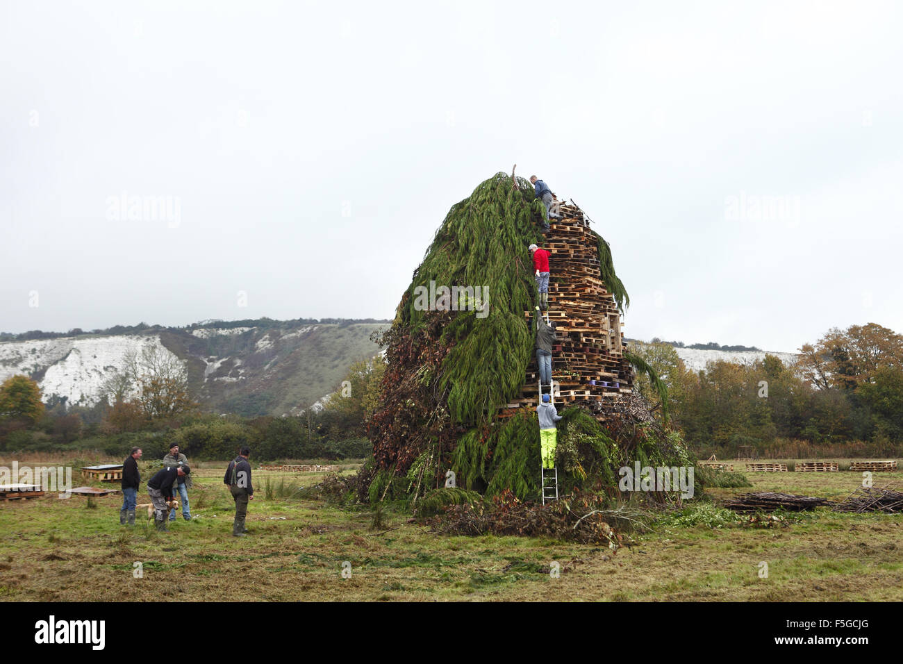 Members of Cliff Bonfire Society add the finishing touches to their ...