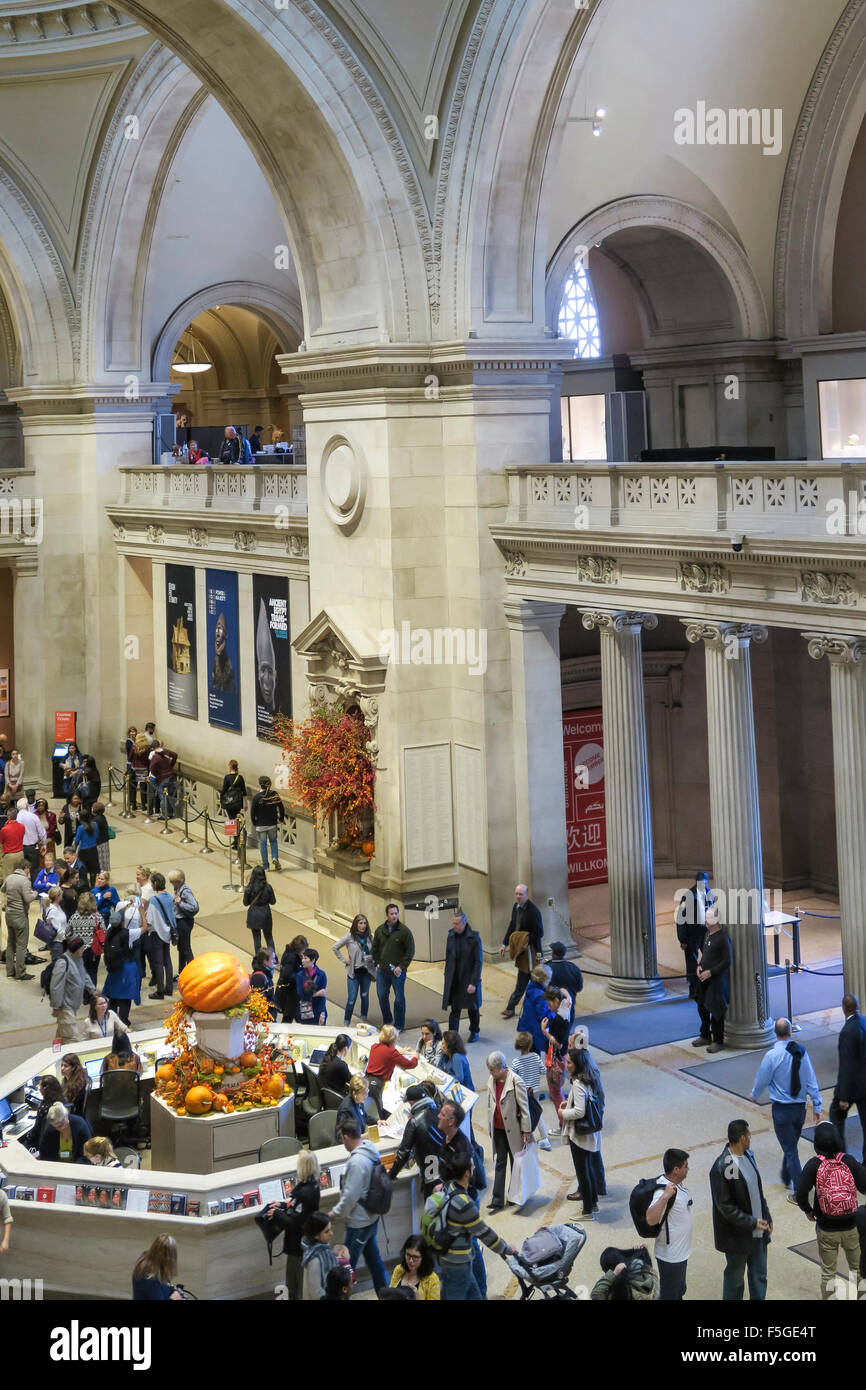 The Metropolitan Museum of Art, The Great Hall, NYC Stock Photo - Alamy