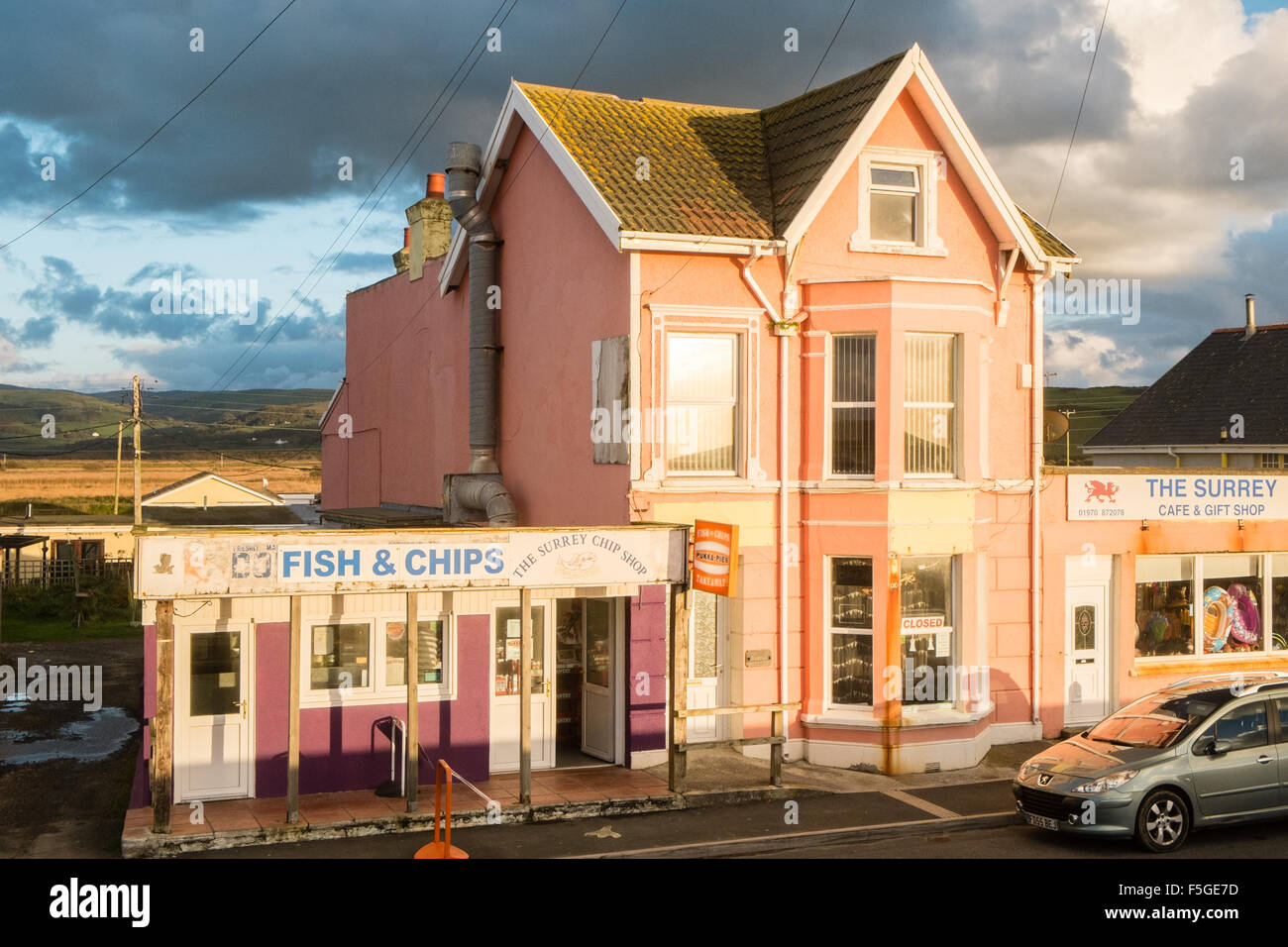 Fish chip shop beach hi-res stock photography and images - Alamy