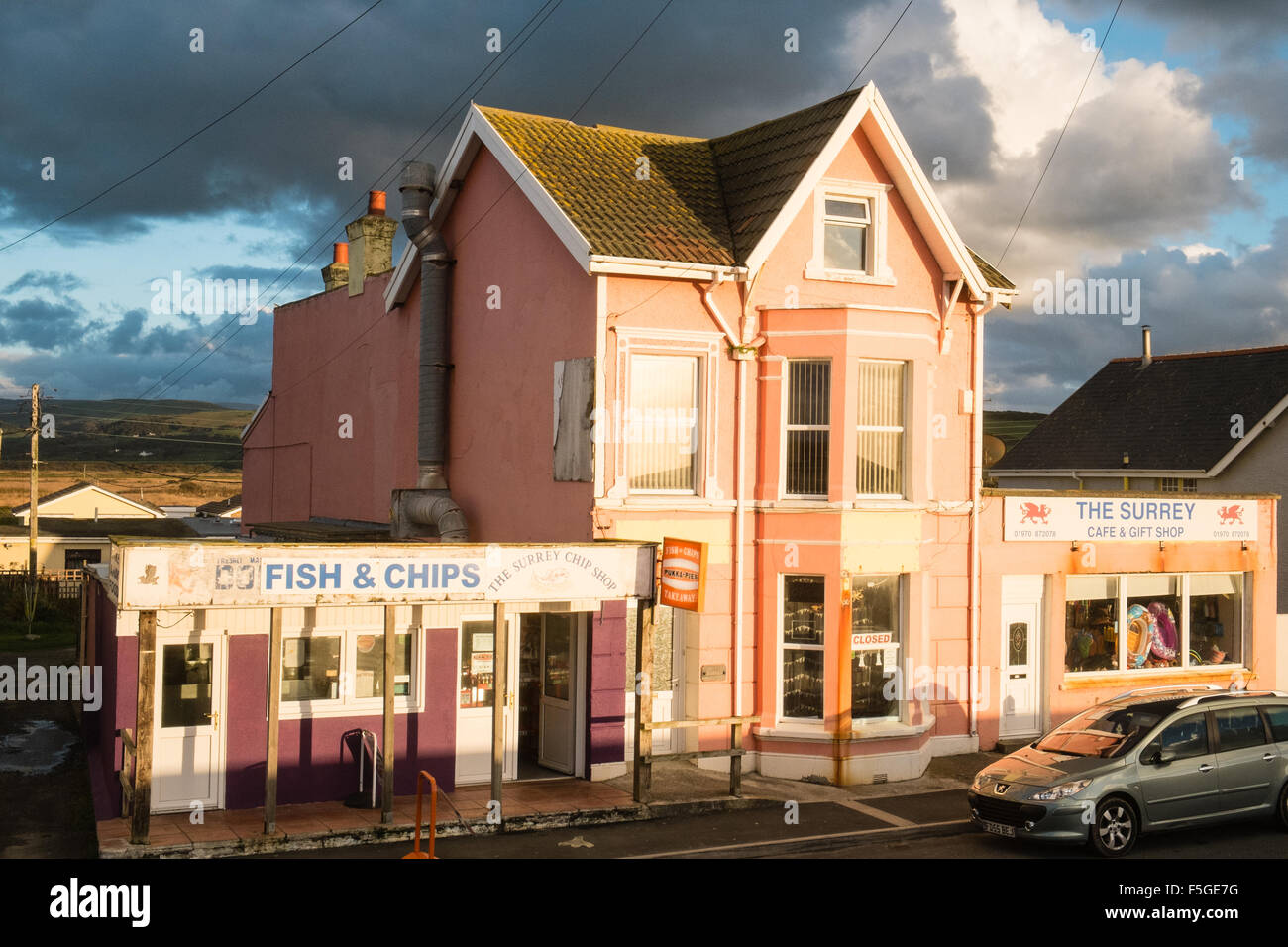 Fish chip shop beach hi-res stock photography and images - Alamy