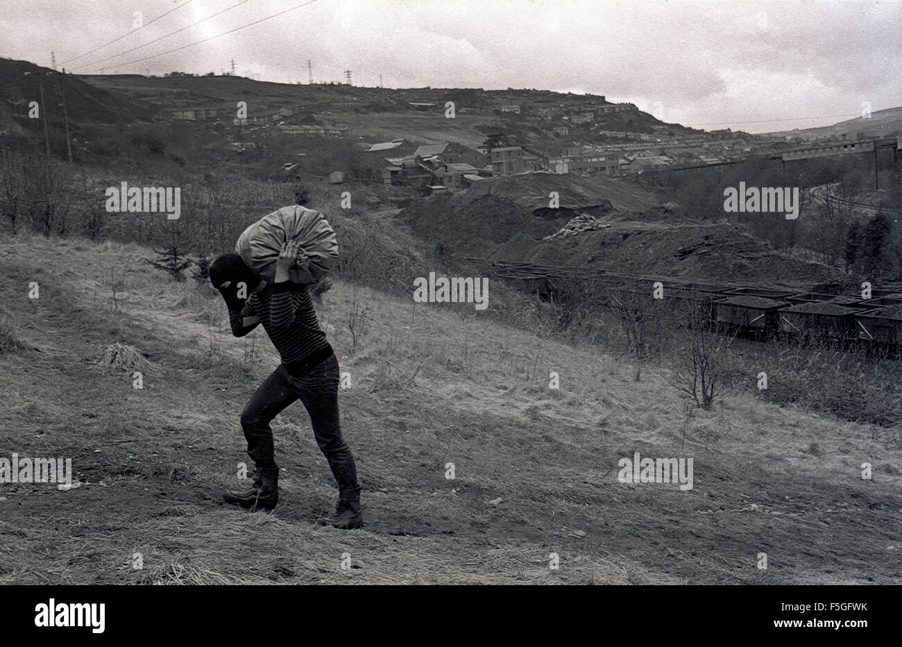 Coal pickers hi-res stock photography and images - Alamy