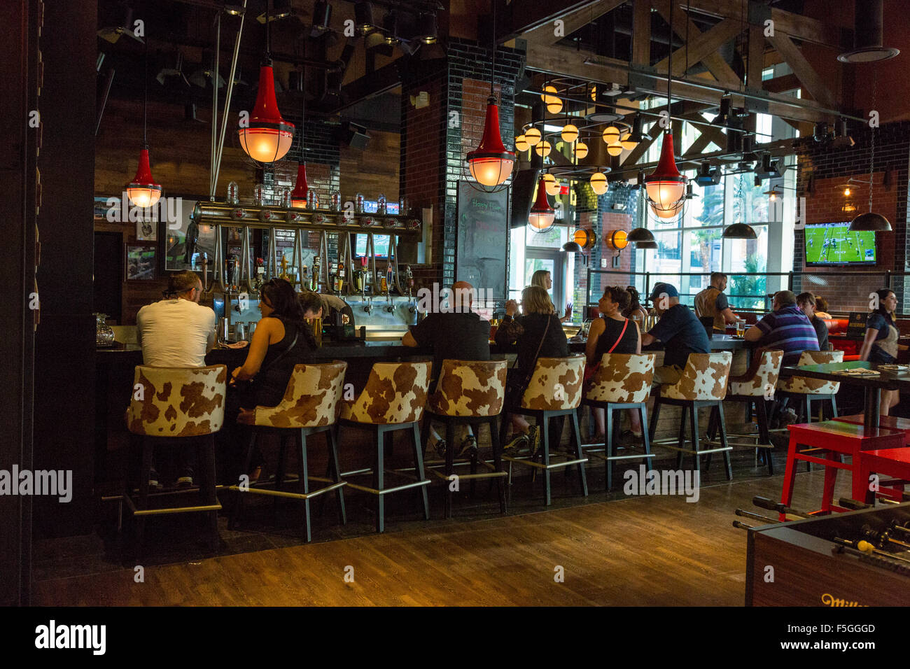 Linq bar hi-res stock photography and images - Alamy